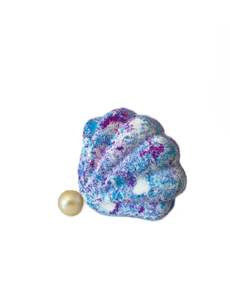Clam shell with oil pearl inside